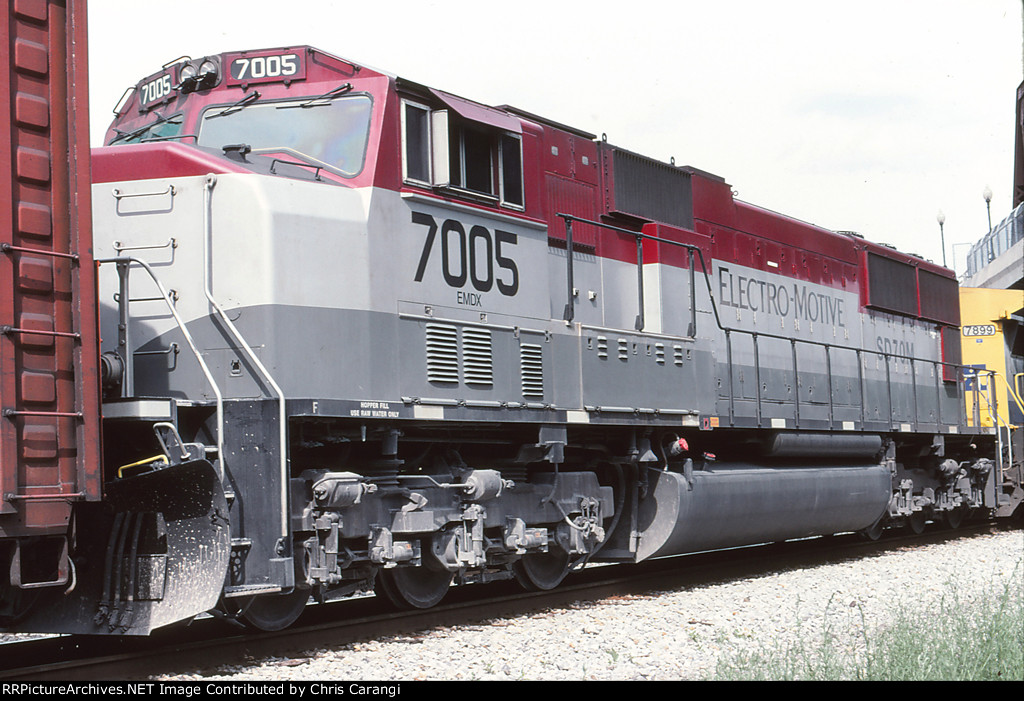 EMDX 7005 on CSX Q386